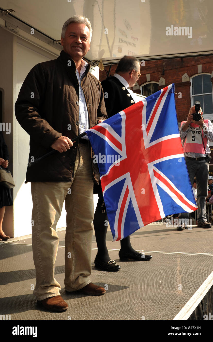 Alan Duncan, MP for Rutland & Melton, starts the 2011 CiCLE Classic ...