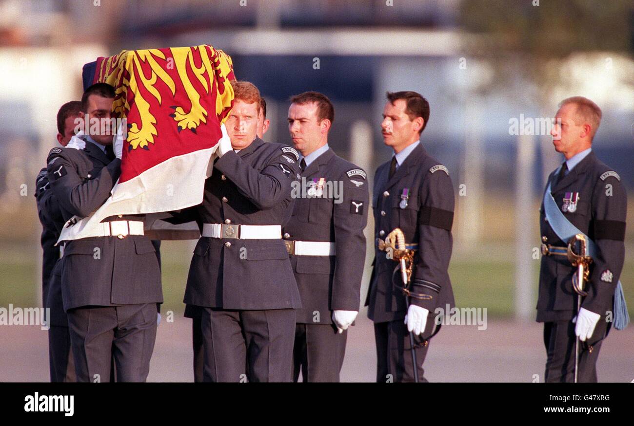 Diana funeral procession High Resolution Stock Photography and Images ...
