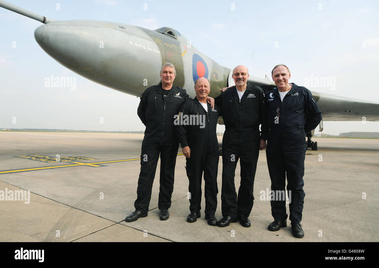 The last flying vulcan crew left to right andy hi-res stock photography and images - Alamy
