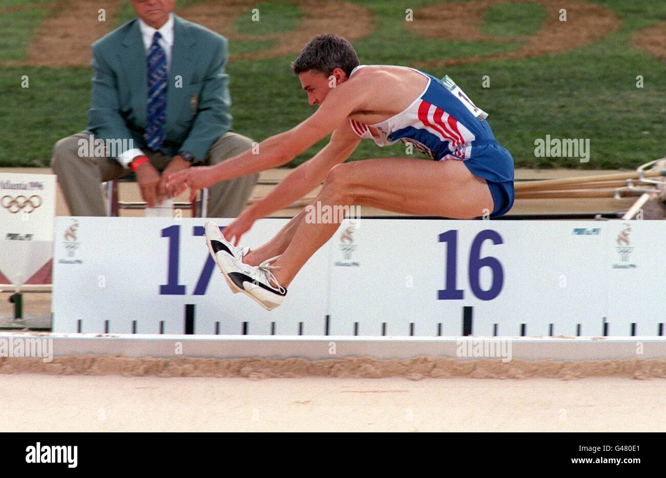 OLYMPICS Jonathan Edwards Stock Photo - Alamy
