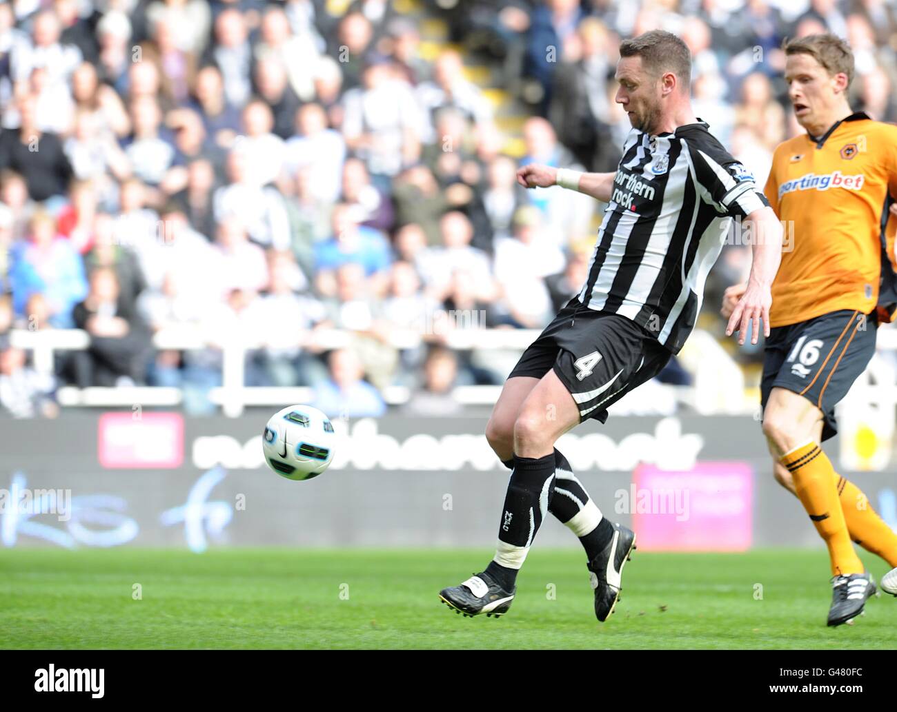 Newcastle United's Kevin Nolan scores the opening goal Stock Photo - Alamy