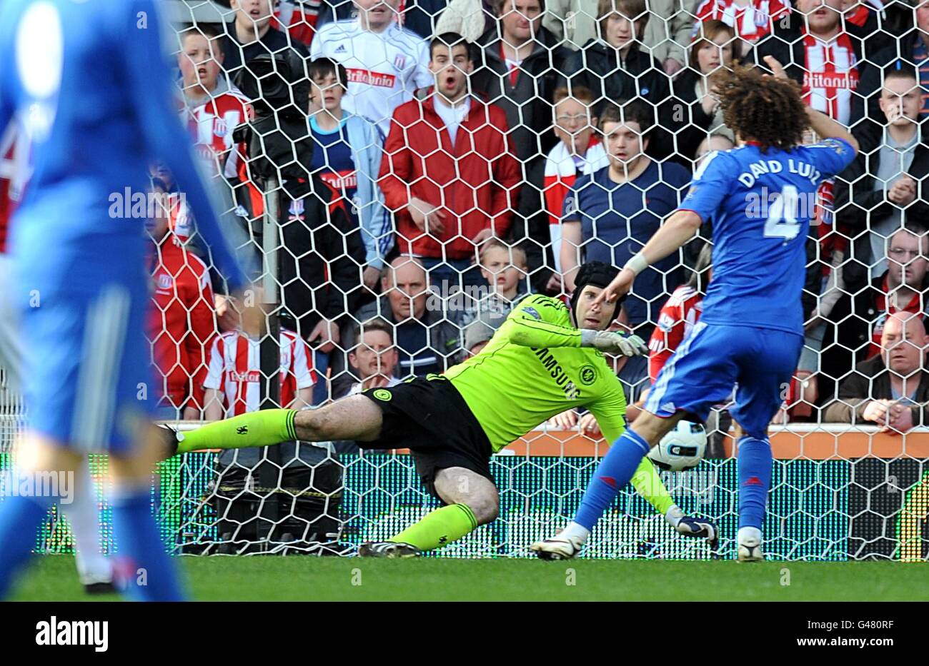 Petr cech chelsea save hi-res stock photography and images - Alamy