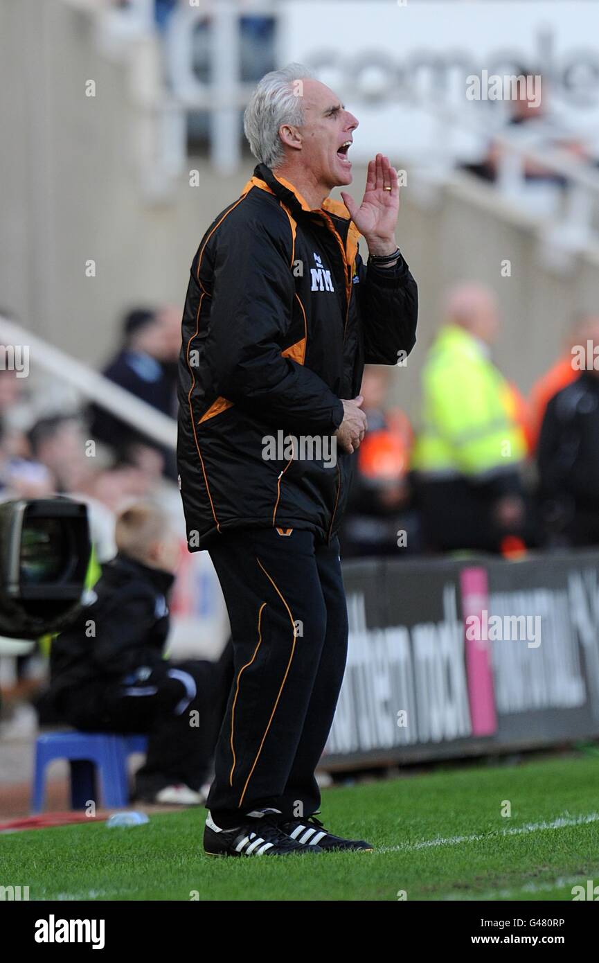 Wolverhampton wanderers manager mick mccarthy shouts from the touchline ...