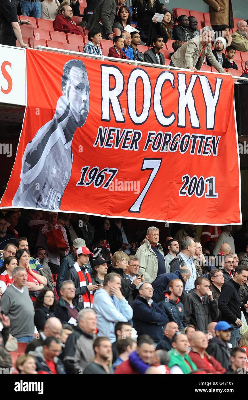 Arsenal fans pay tribute to former Arsenal footballer David Rocastle ...