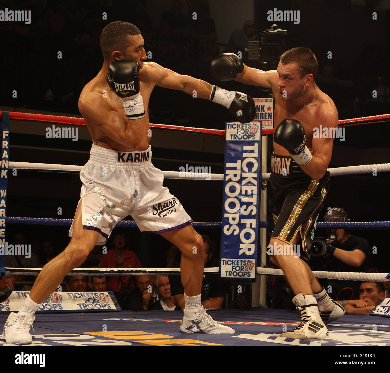 Boxing london full length punching mangsm hi-res stock photography and ...