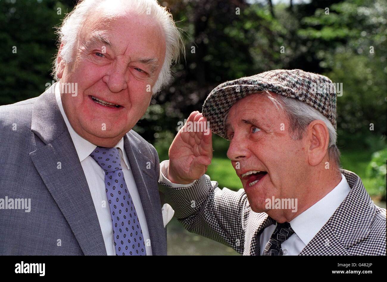 Actor sir donald sinden hi-res stock photography and images - Alamy