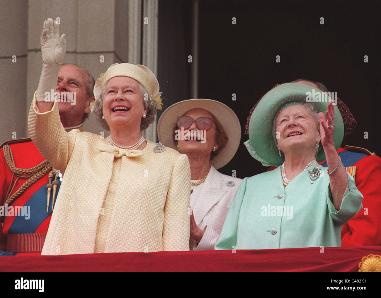 The Queen and Queen Mother watch the flypast from the balcony of ...