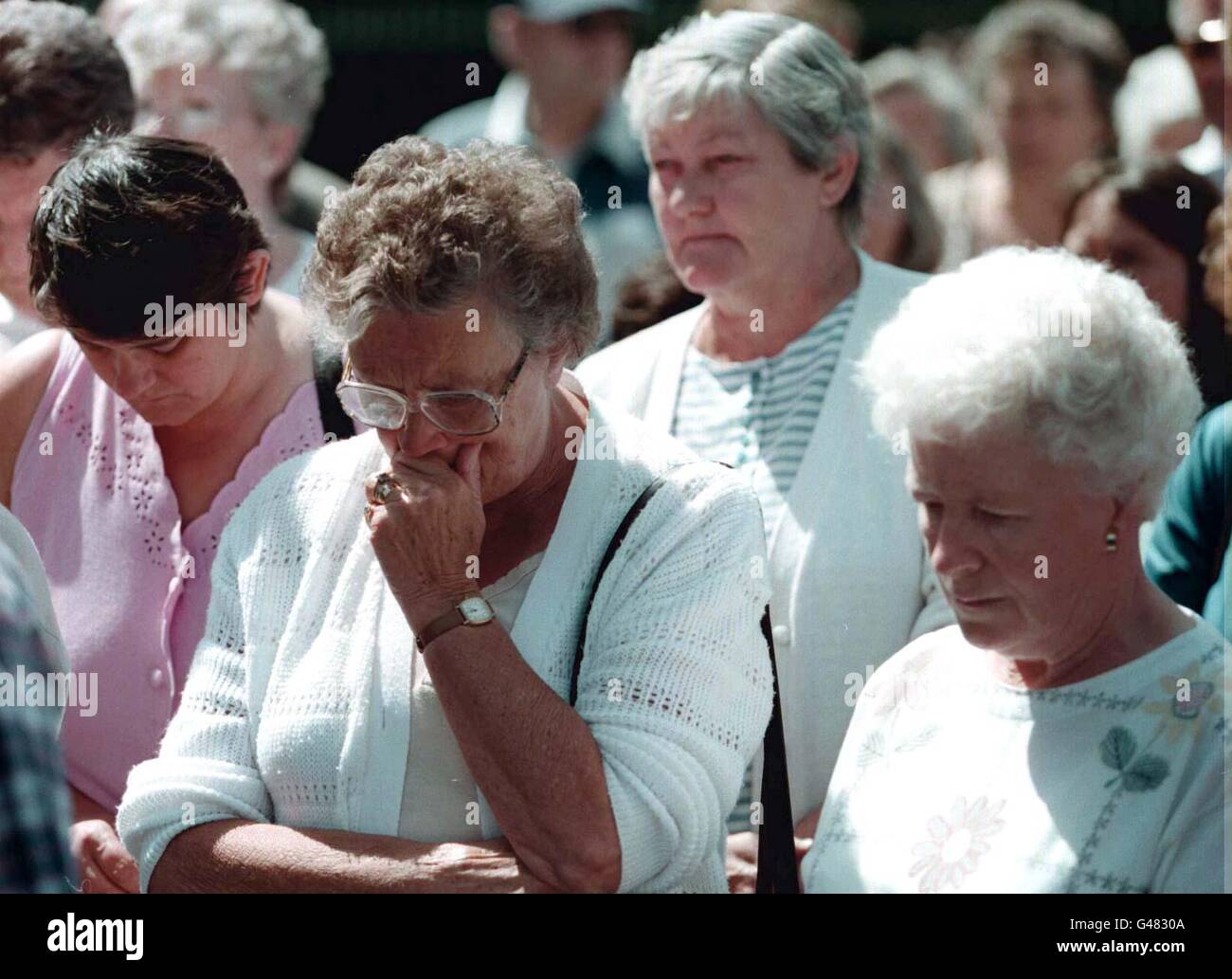 Lurgan residents pay their respects to the two RUC officers who were ...