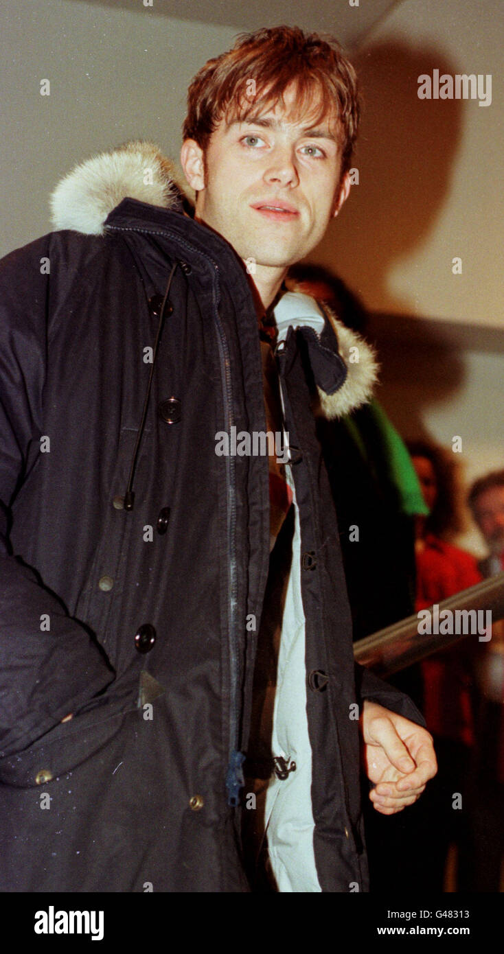 Damon albarn lead singer blur hi-res stock photography and images - Alamy