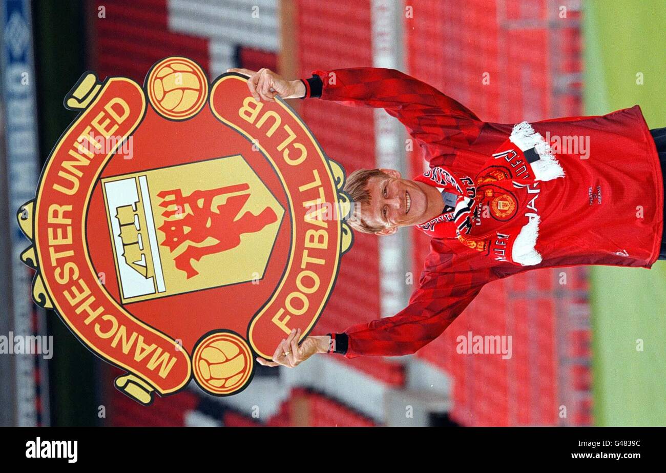 England striker teddy sheringham hi-res stock photography and images ...