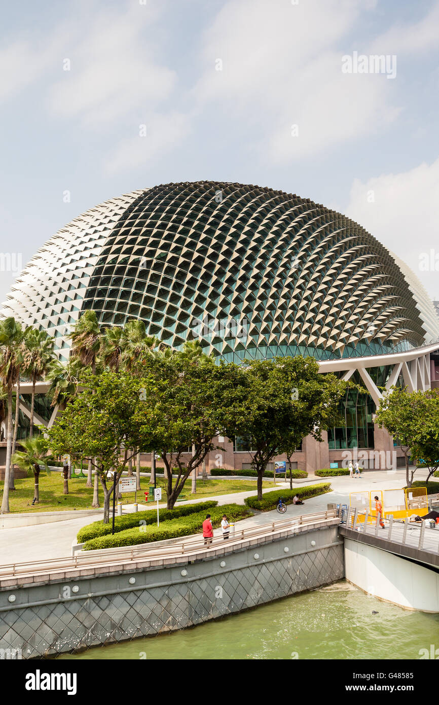 Unique rooftop design of Singapore's famous Esplanade Theatres on the ...