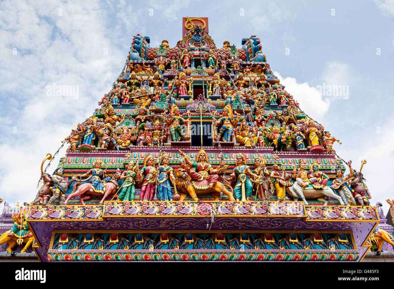 Intricate Hindu art and deity carvings on the facade of Sri ...