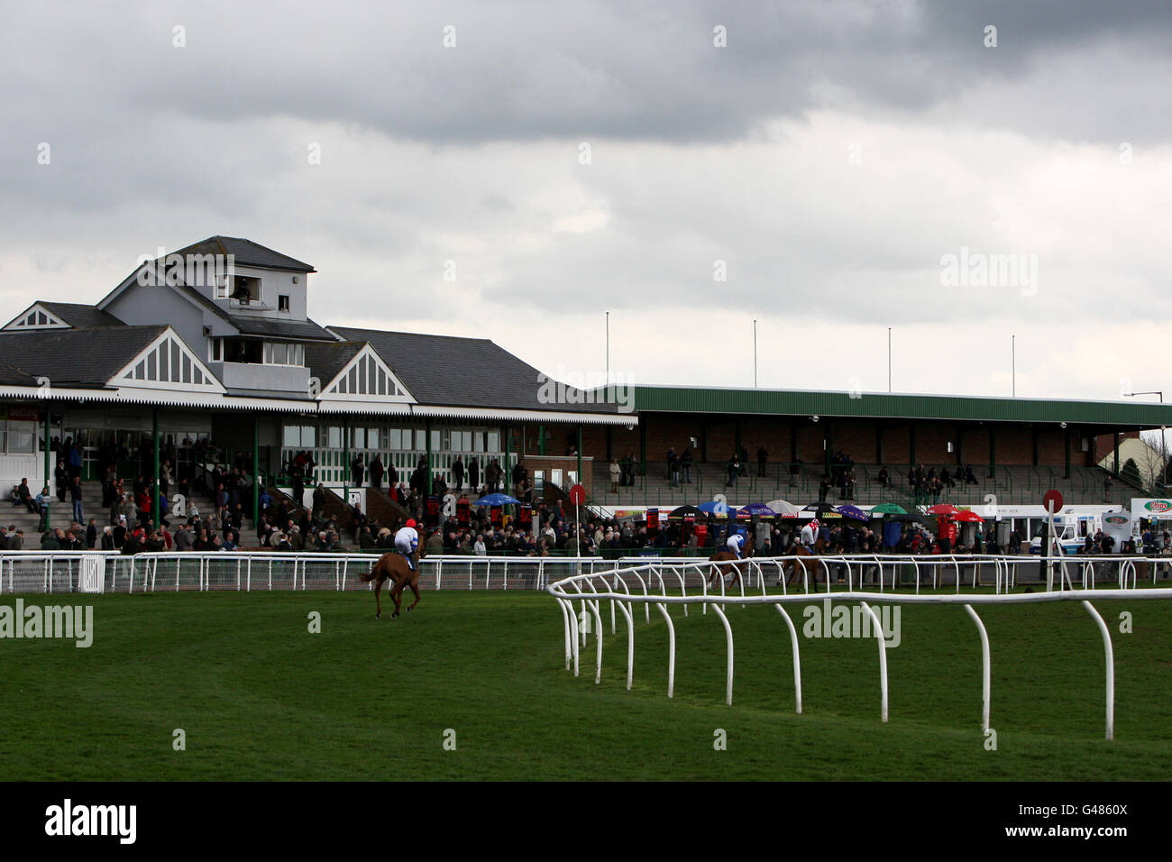Catterick racecourse general view hi-res stock photography and images ...