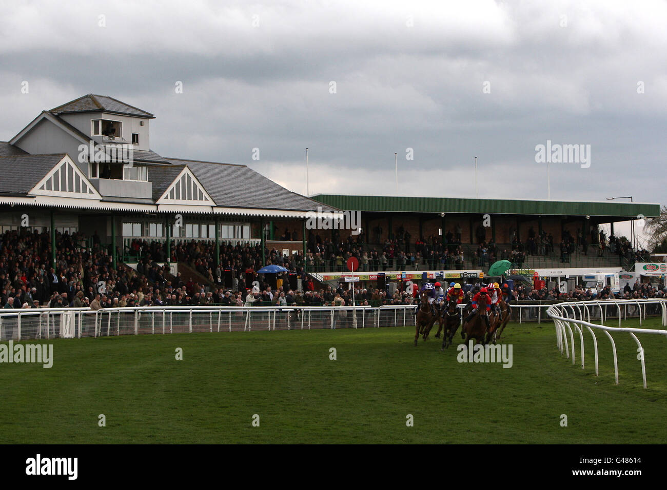 Grandstand catterick racecourse hi-res stock photography and images - Alamy