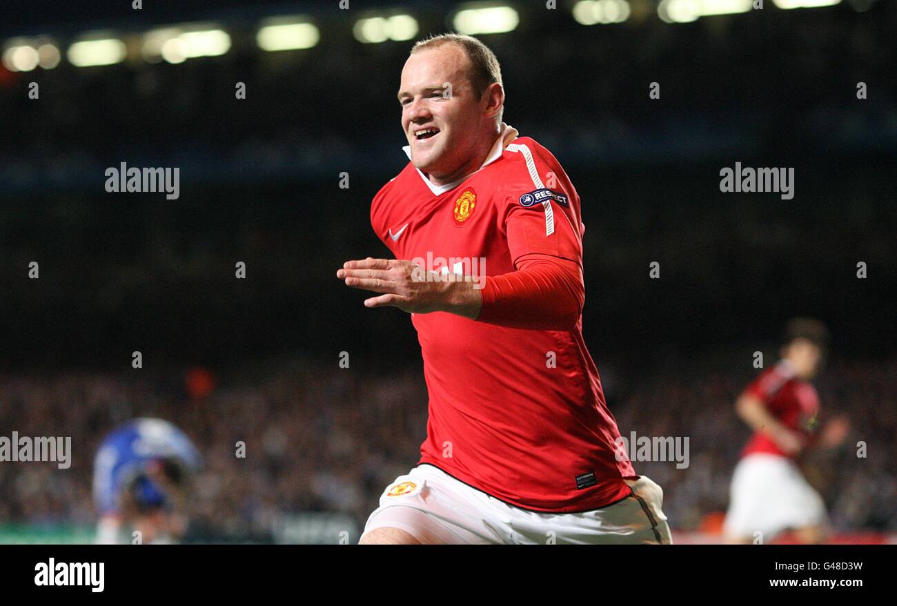 Manchester United's Wayne Rooney celebrates scoring his side's first ...