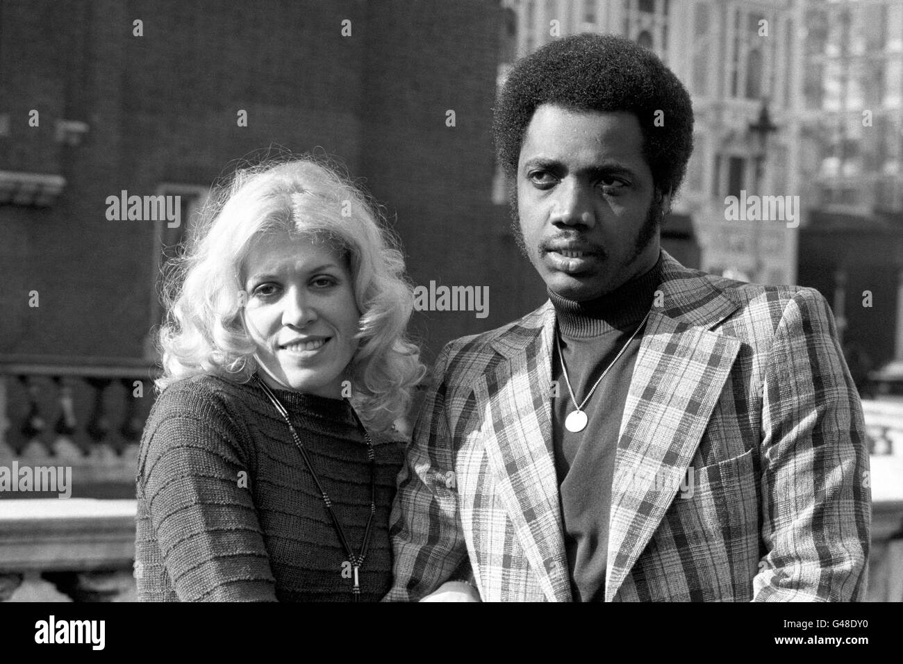 Who will sing love hi-res stock photography and images - Alamy