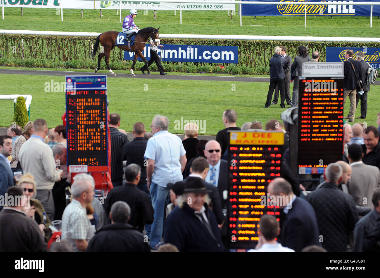 Doncaster races stalls hi-res stock photography and images - Alamy