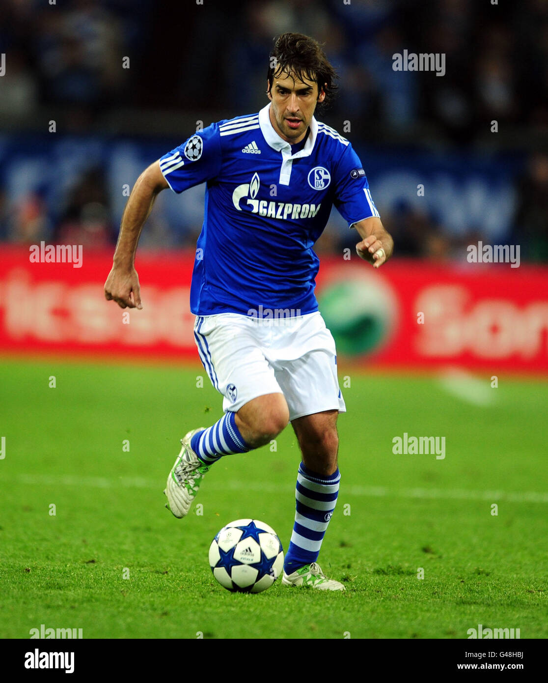 Schalke 04s raul gonzalez hi-res stock photography and images - Alamy
