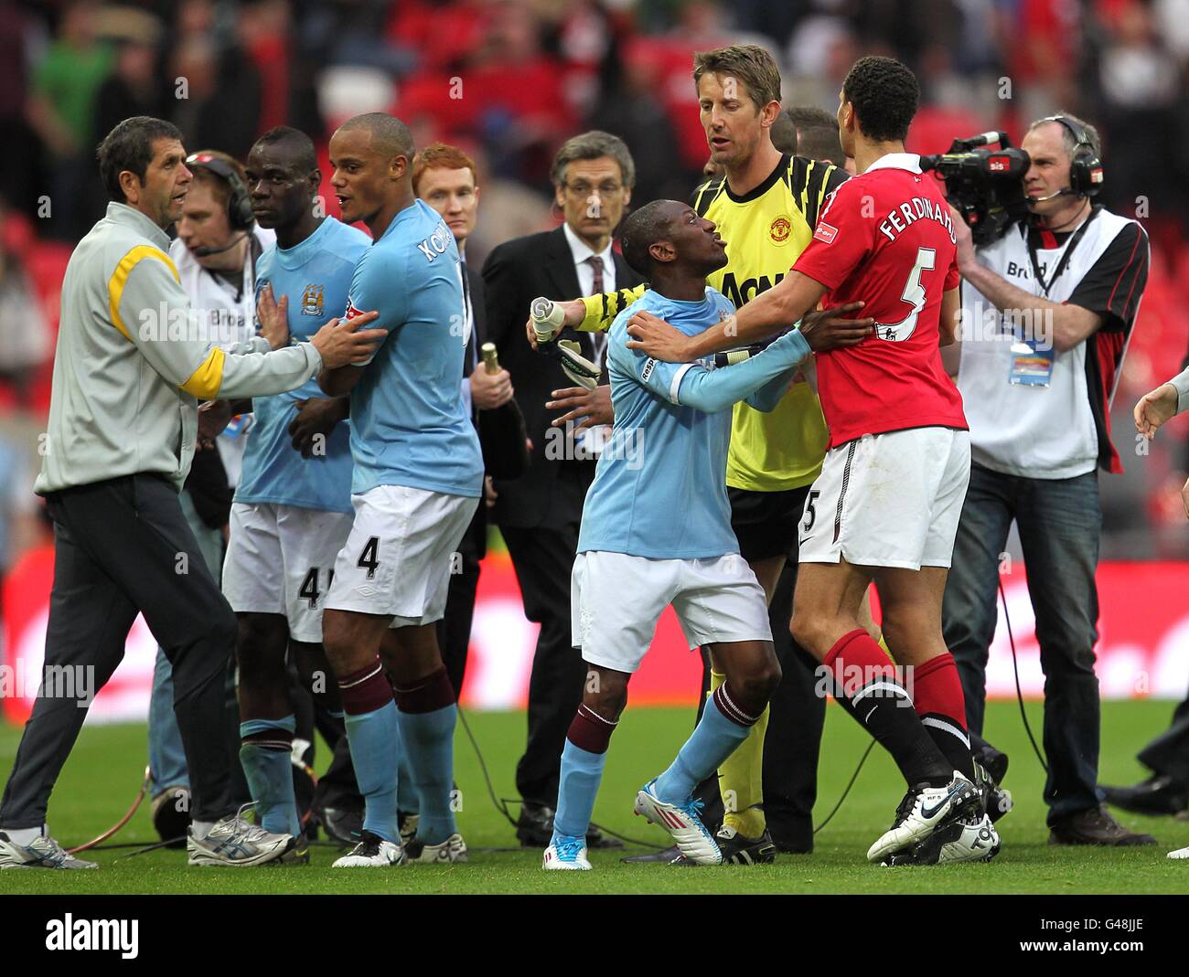 Manchester City's Mario Balotelli (left) and Manchester United's Rio ...