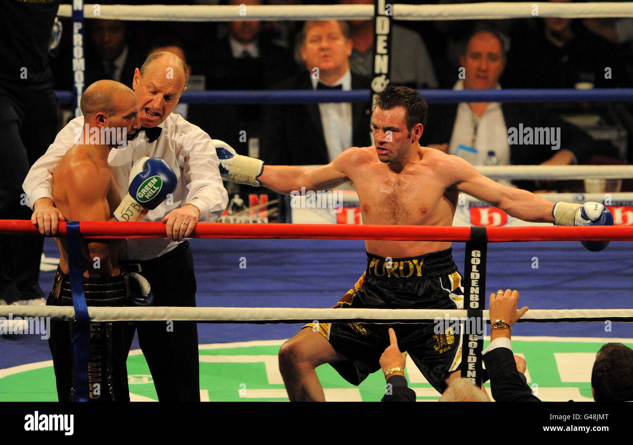 Lee Purdy celebrates victory over Craig Watson (left) in their British ...