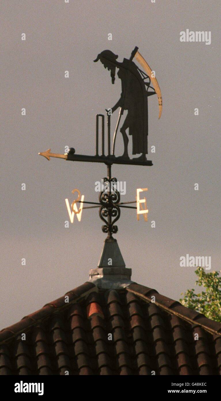 Lords cricket weather vane hi-res stock photography and images - Alamy