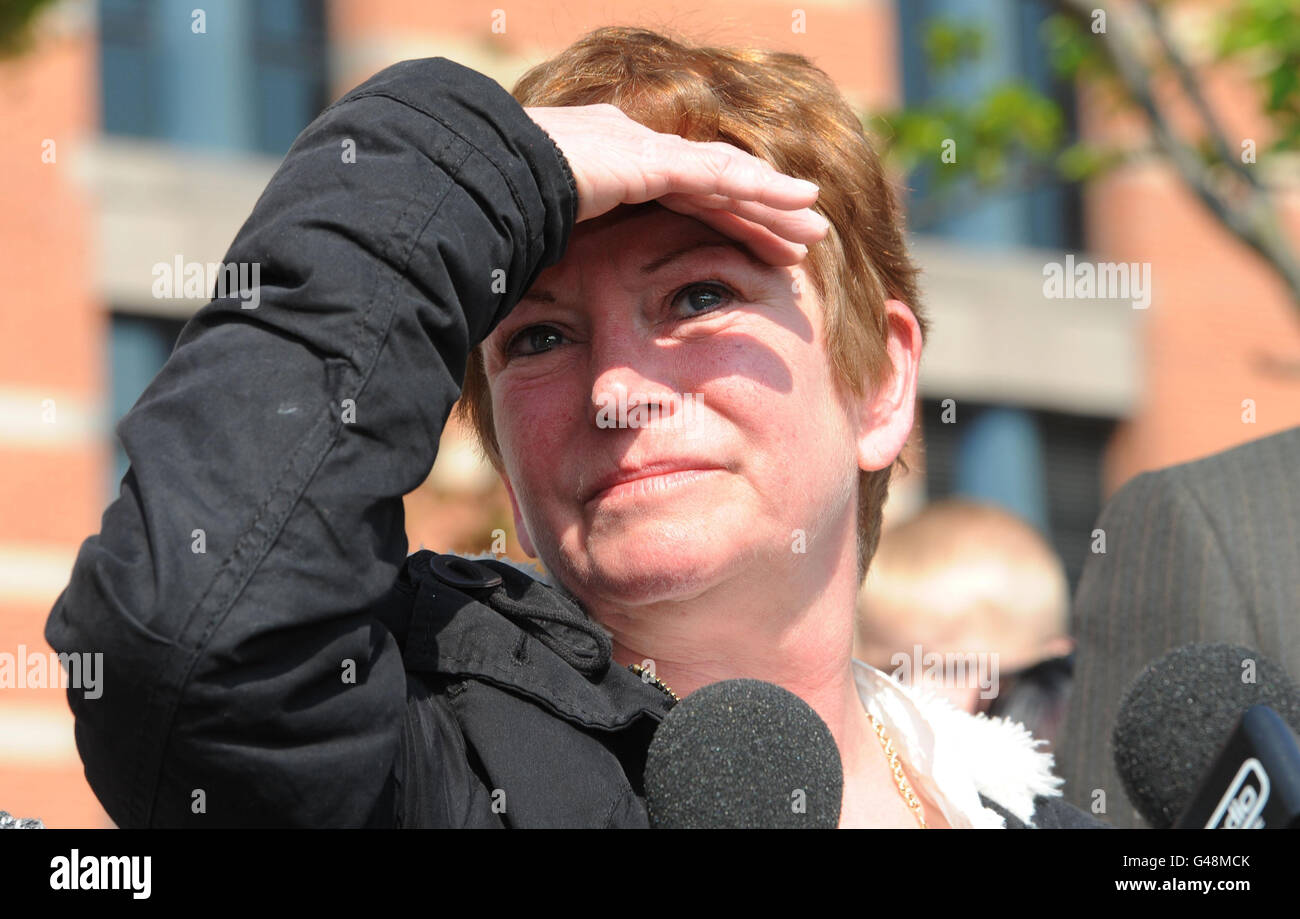 Mother Robin High Resolution Stock Photography and Images - Alamy