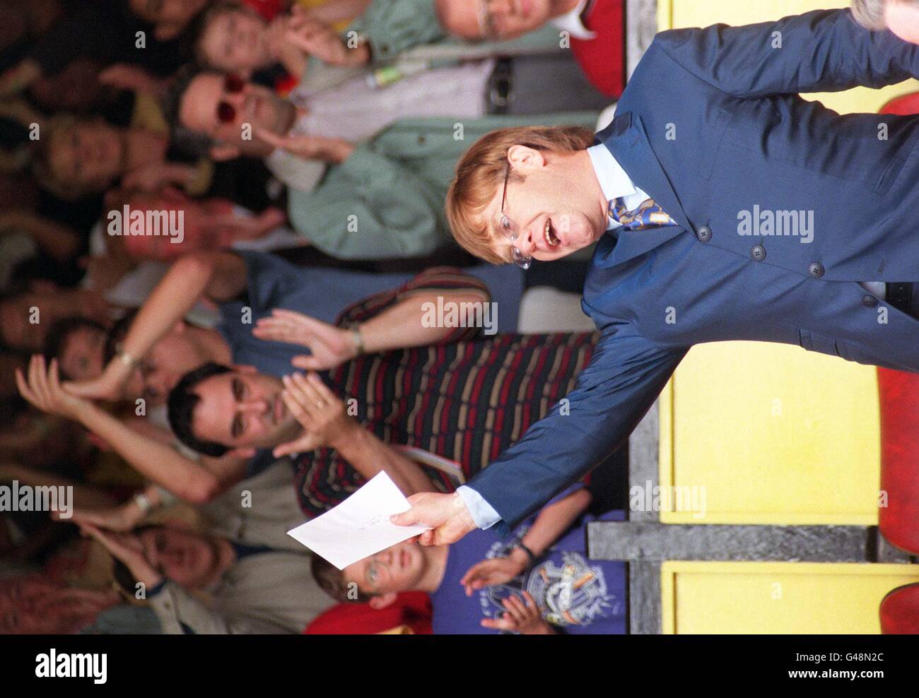 Elton john crowd hi-res stock photography and images - Alamy