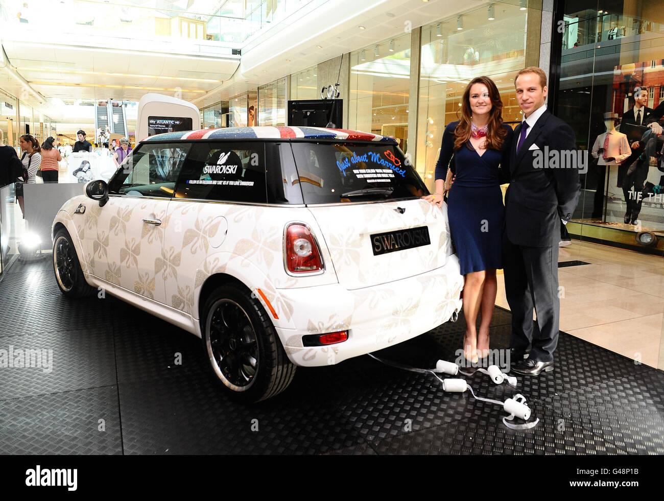 Kate and William look-a-likes Simon Watkinson, from Australia, and ...