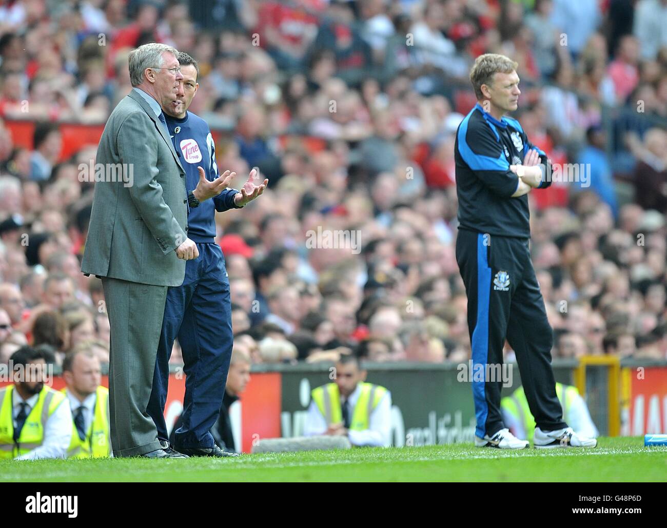 Manchester United manager Alex Ferguson (left) and Everton manager ...