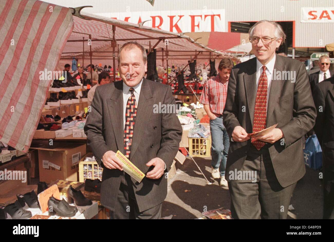 Welsh Secretary Ron Davies (left) and Scottish Secretary Donald Dewar ...