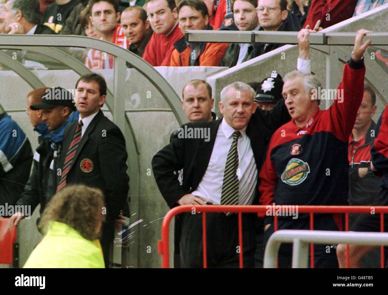 Sunderland manager peter reid and middlesbrough manager bryan robson hi ...