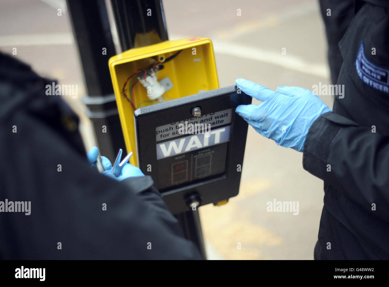 Metropolitan police officers carry out security checks on traffic ...