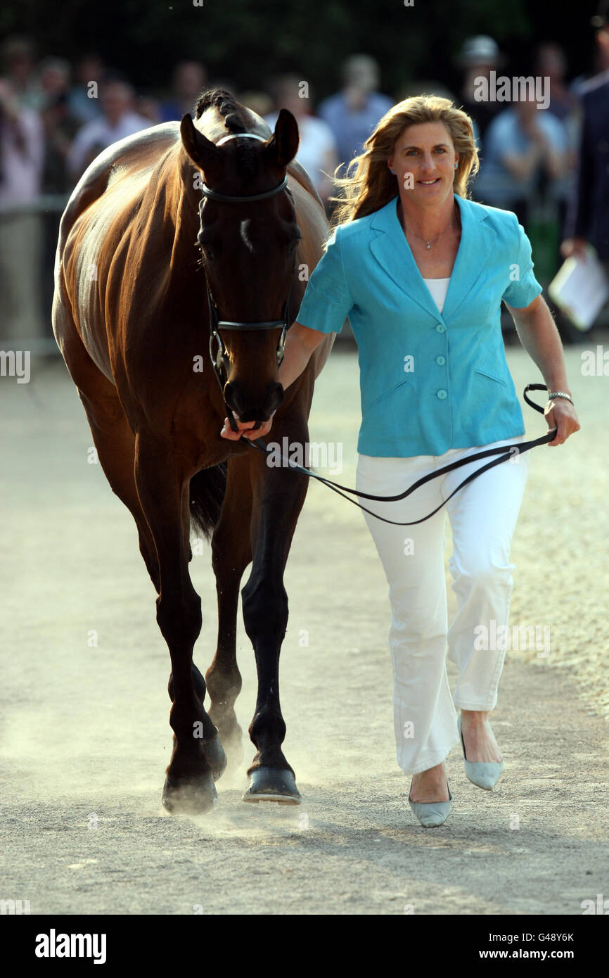 Tina cook equestrian hi-res stock photography and images - Alamy