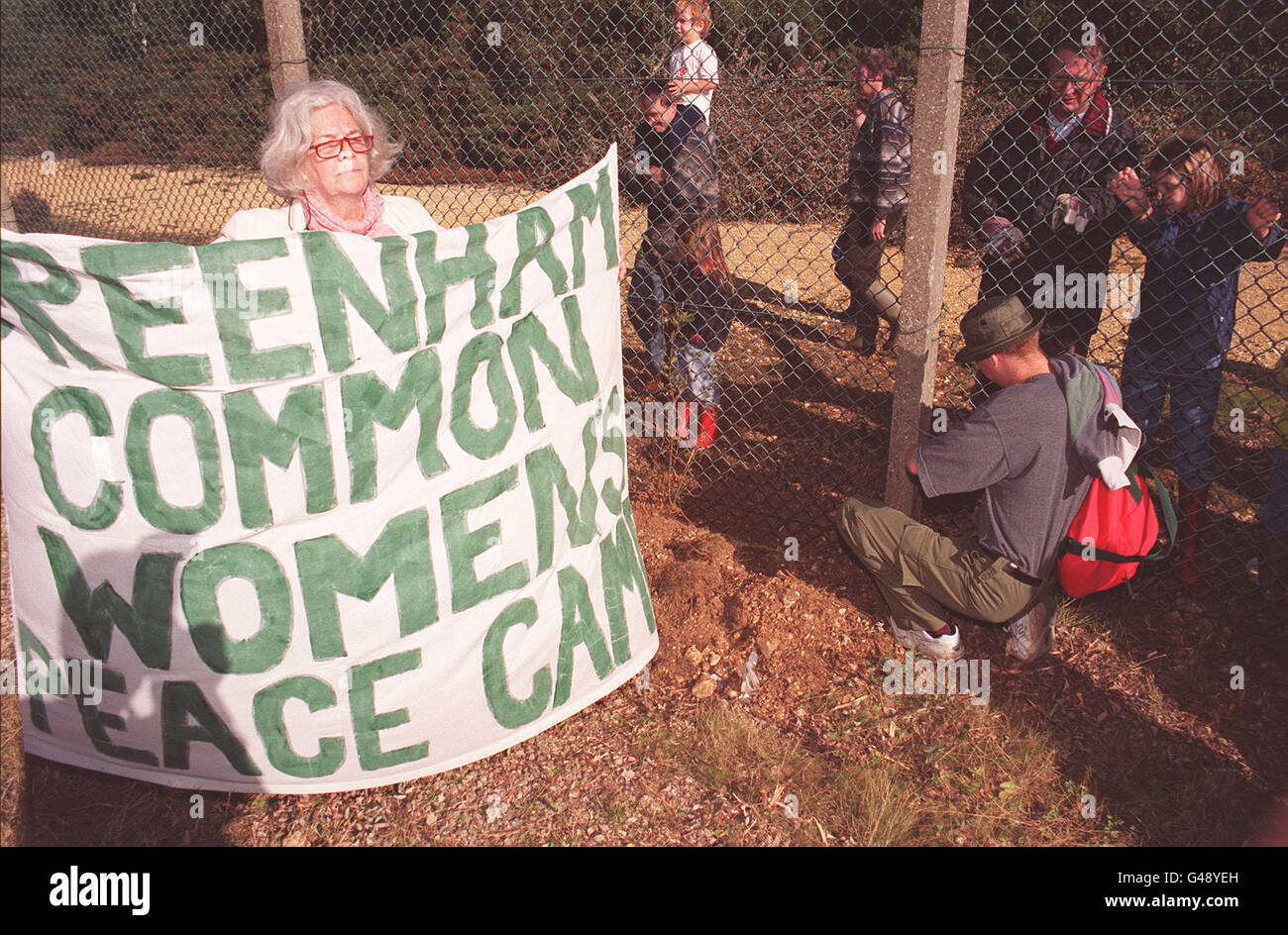 Greenham common women's peace camp hi-res stock photography and images ...