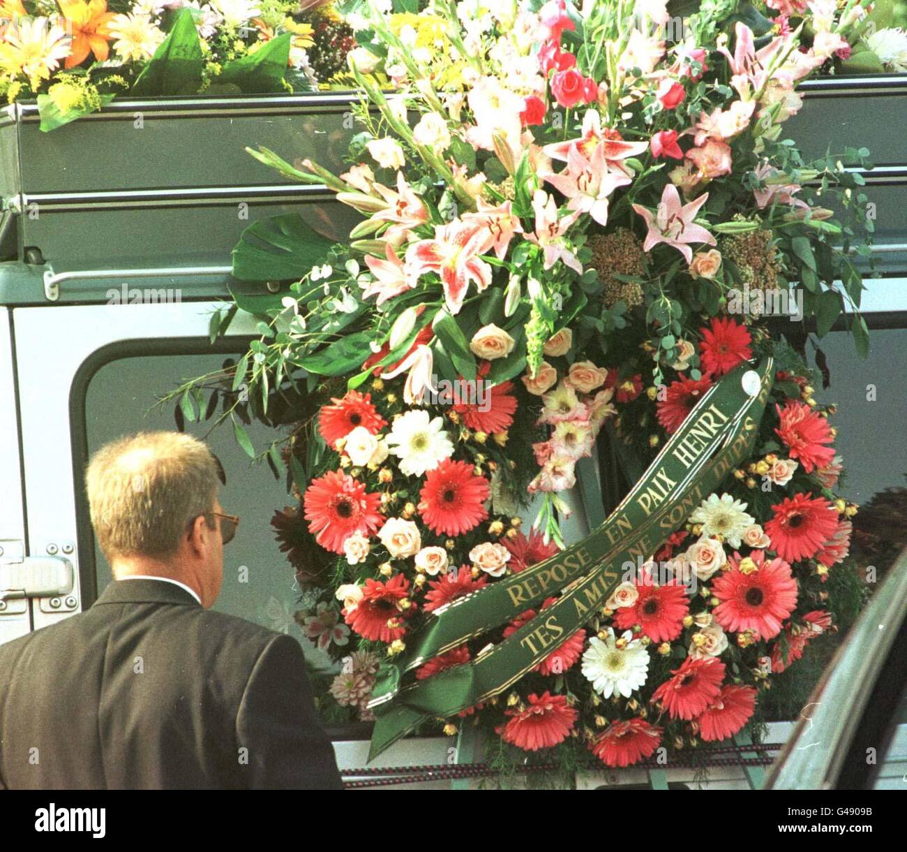 Dodi fayed funeral hi-res stock photography and images - Alamy