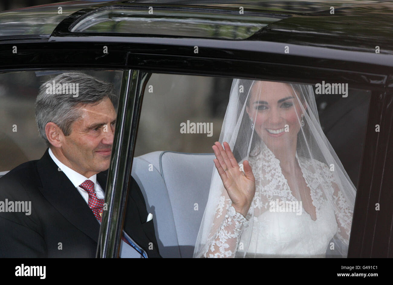 Kate Middleton arrives at Westminster Abbey with her father Michael ...