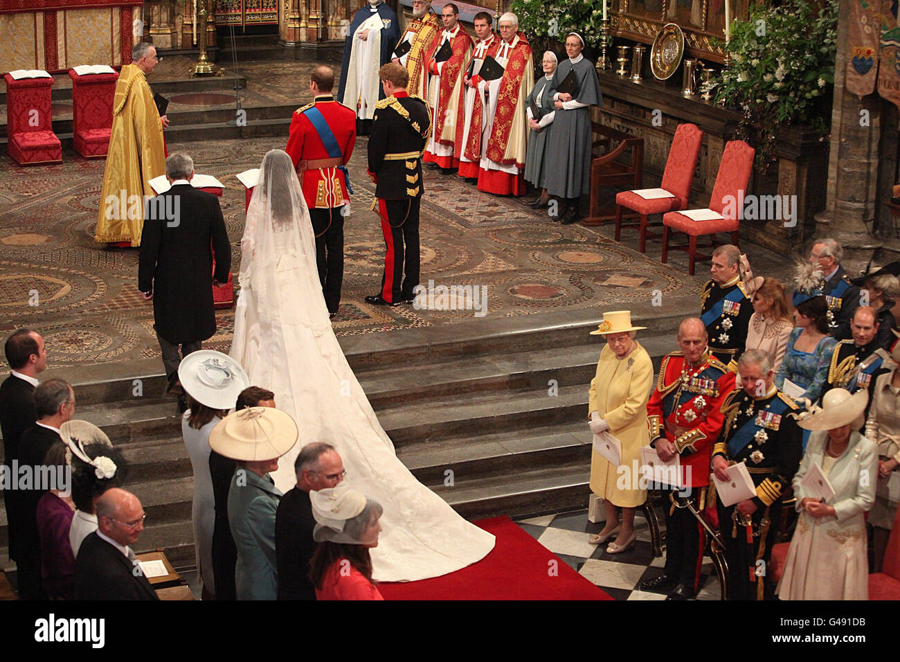 Kate Middleton arrives with her father Michael Middleton to join Prince ...