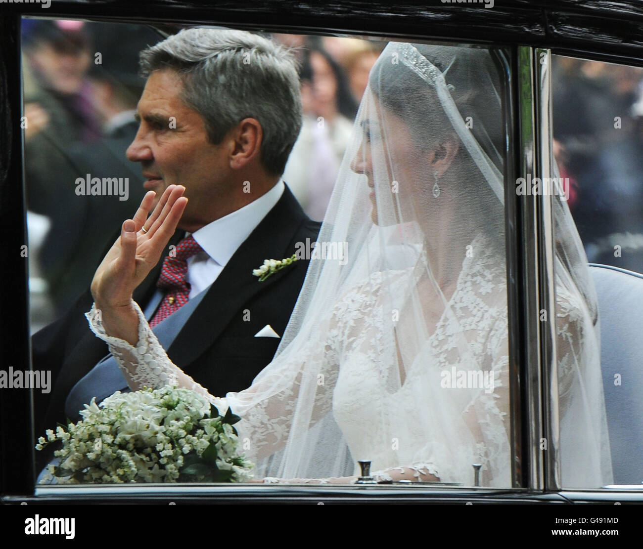 Kate Middleton arrives at Westminster Abbey with her father Michael ...