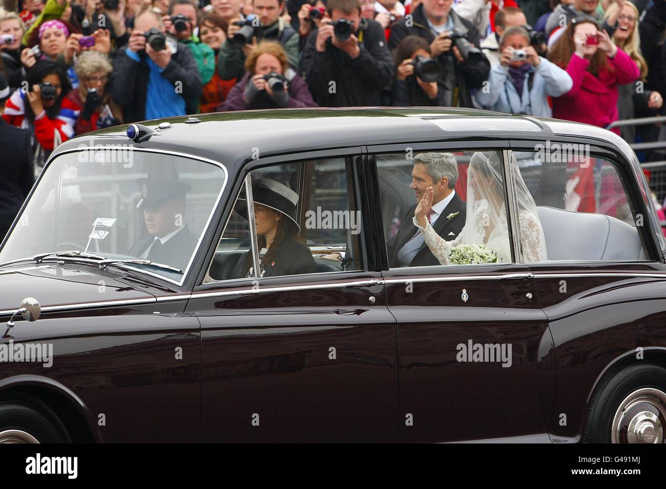 Kate Middleton, with her father Michael, makes her way to Westminster ...