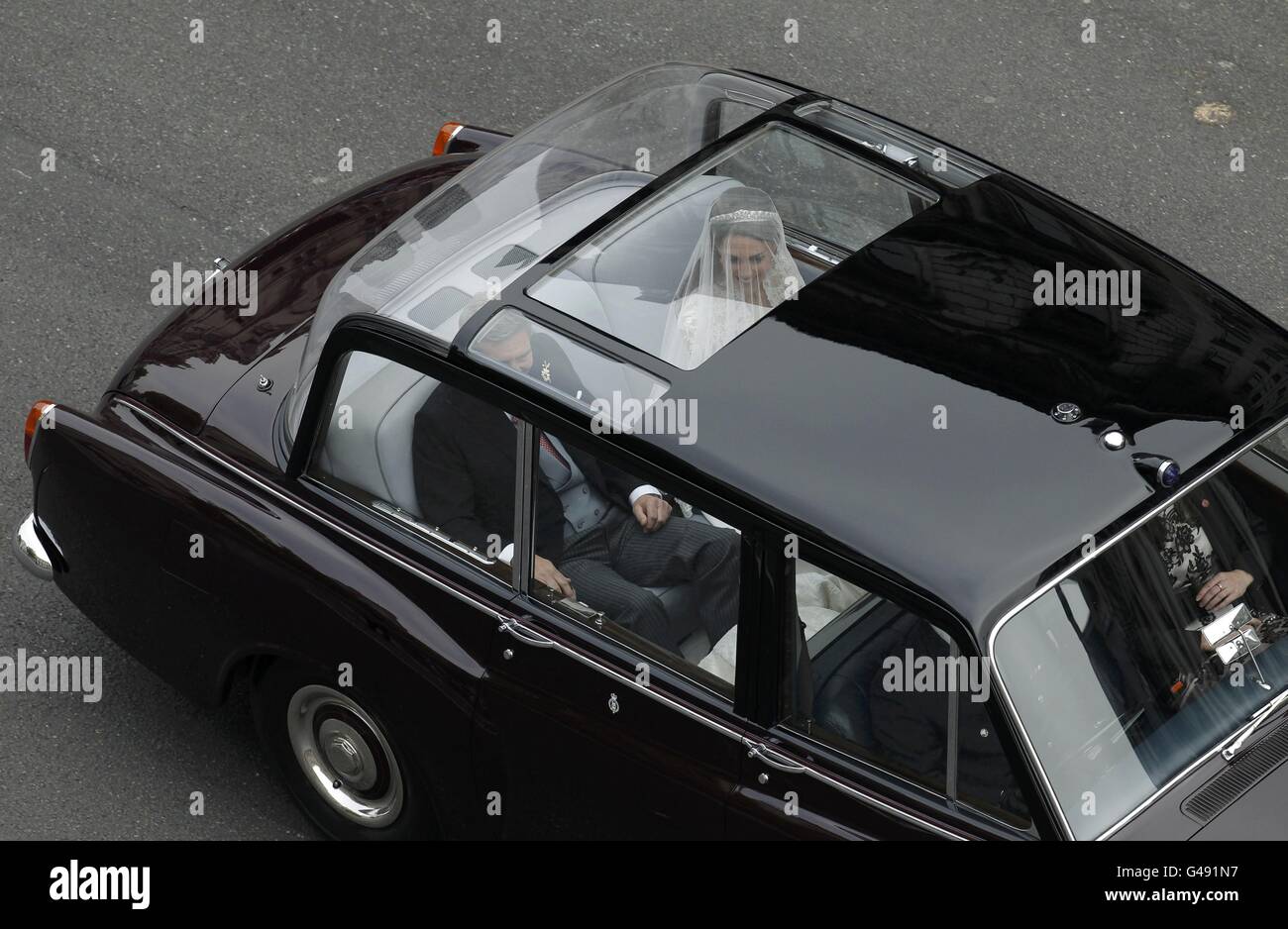 Kate Middleton and her father, Michael, travel to Westminster Abbey for ...