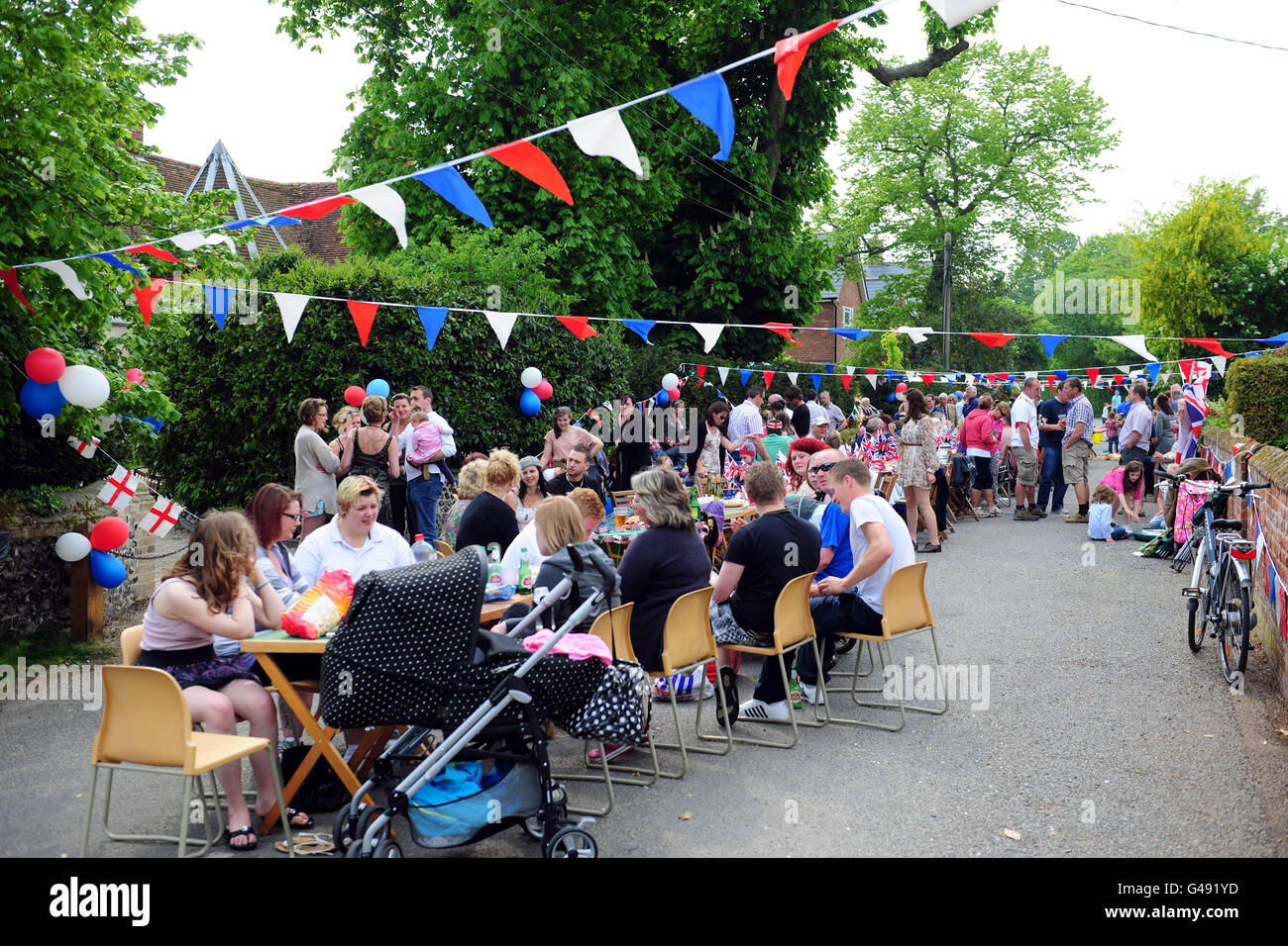Royal street parties hi-res stock photography and images - Alamy