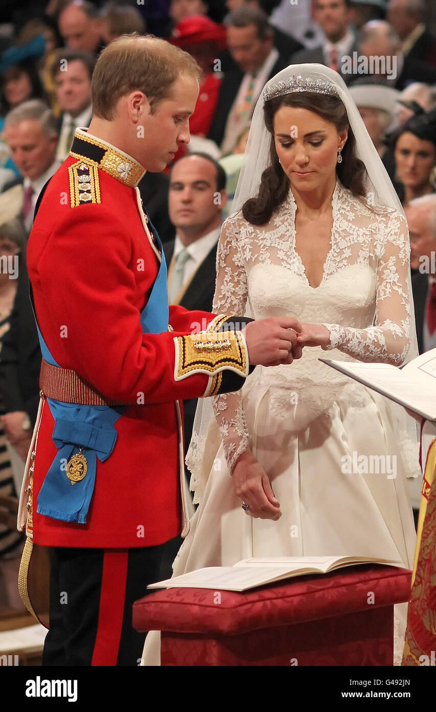 Royal wedding rings hi-res stock photography and images - Alamy