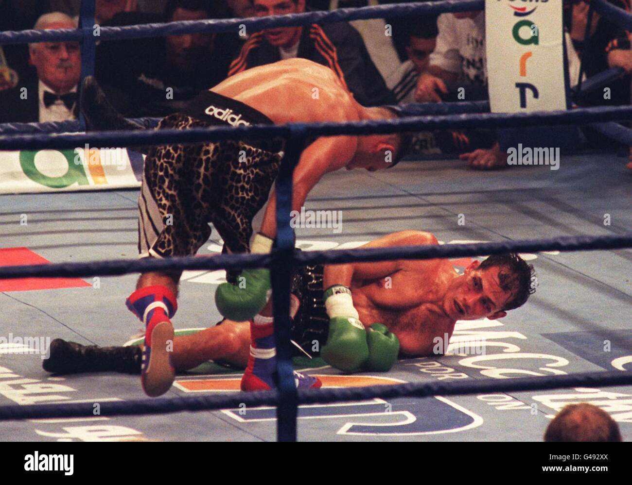 Boxing Naseem/Badillo KO Stock Photo - Alamy