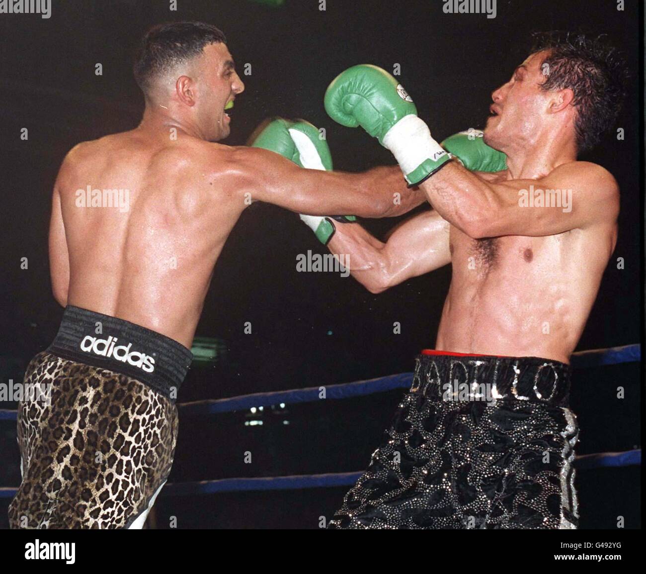 Boxing Naseem/Badillo action Stock Photo - Alamy