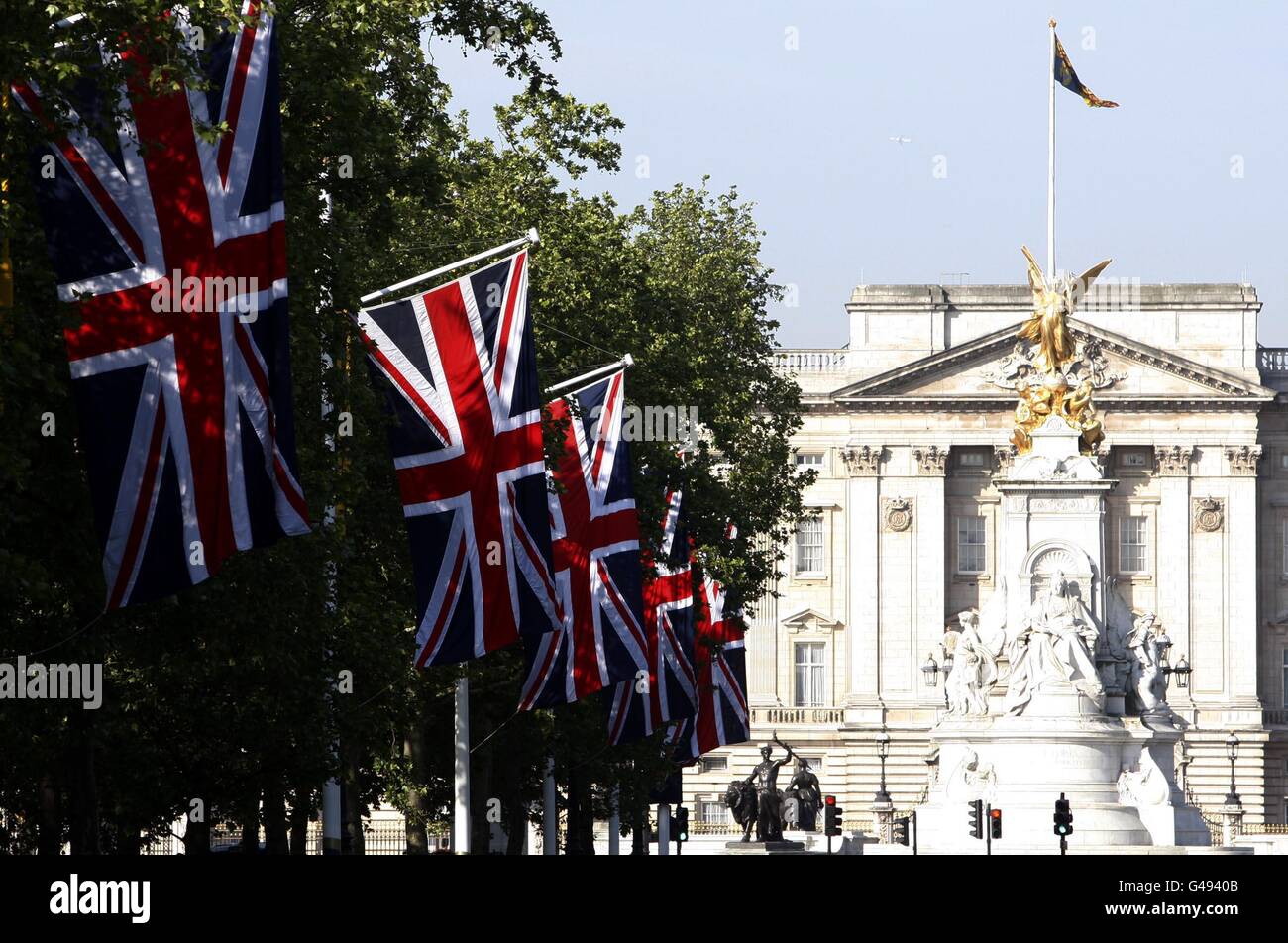 Flags on mall hi-res stock photography and images - Alamy