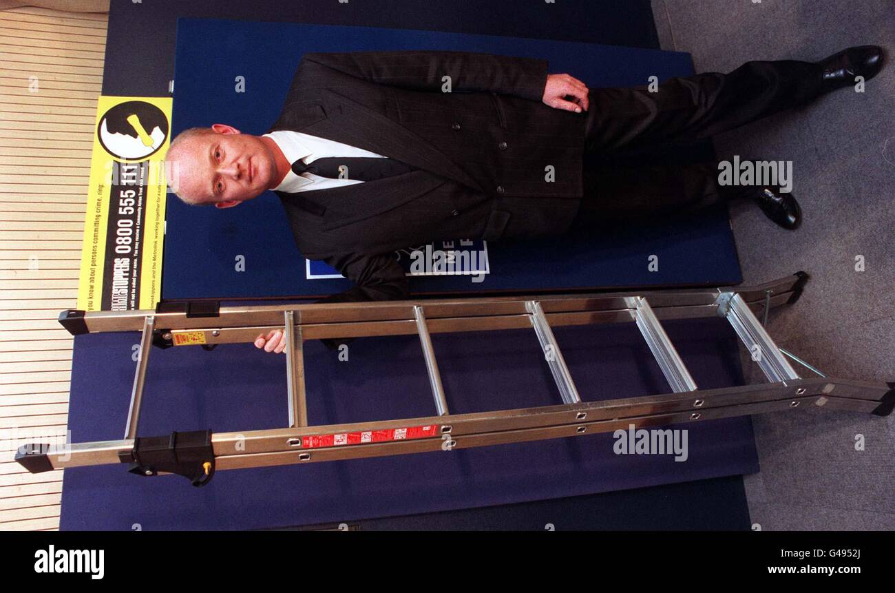 Detective Inspector Steve Thomas, who is leading the investigation into ...