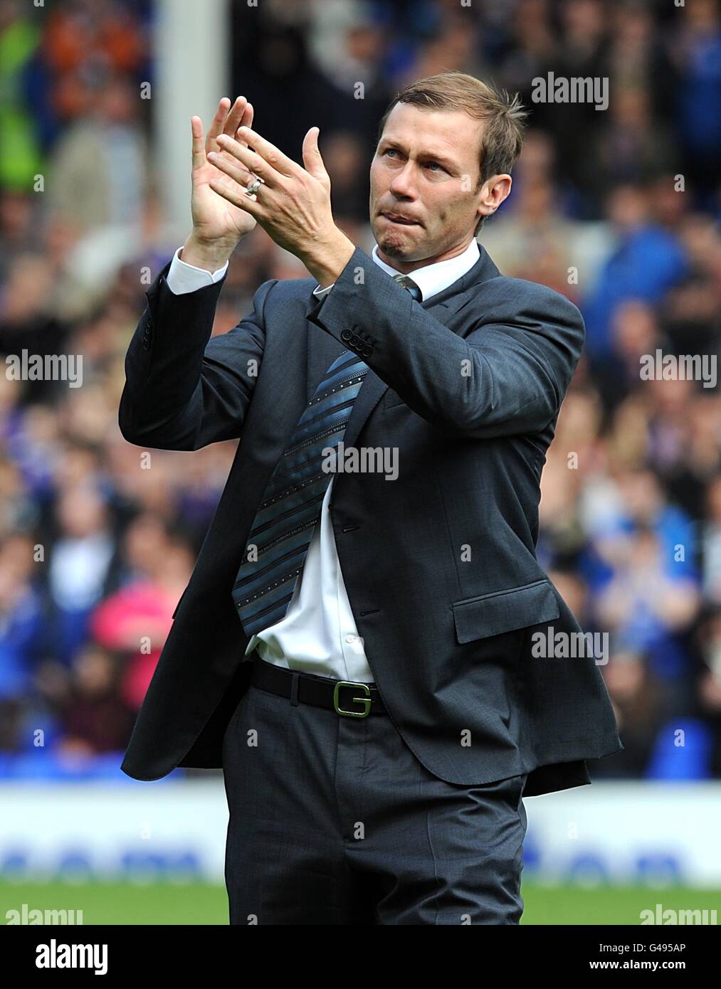 Everton player duncan ferguson on the pitch prior to kick off hi-res ...