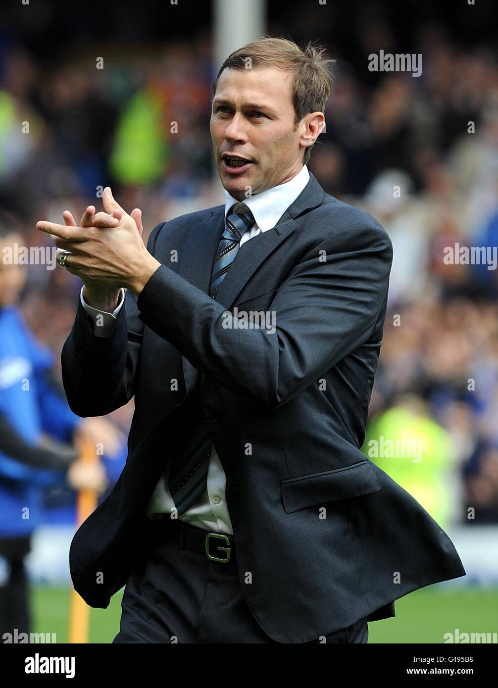 Everton player duncan ferguson on the pitch prior to kick off hi-res ...