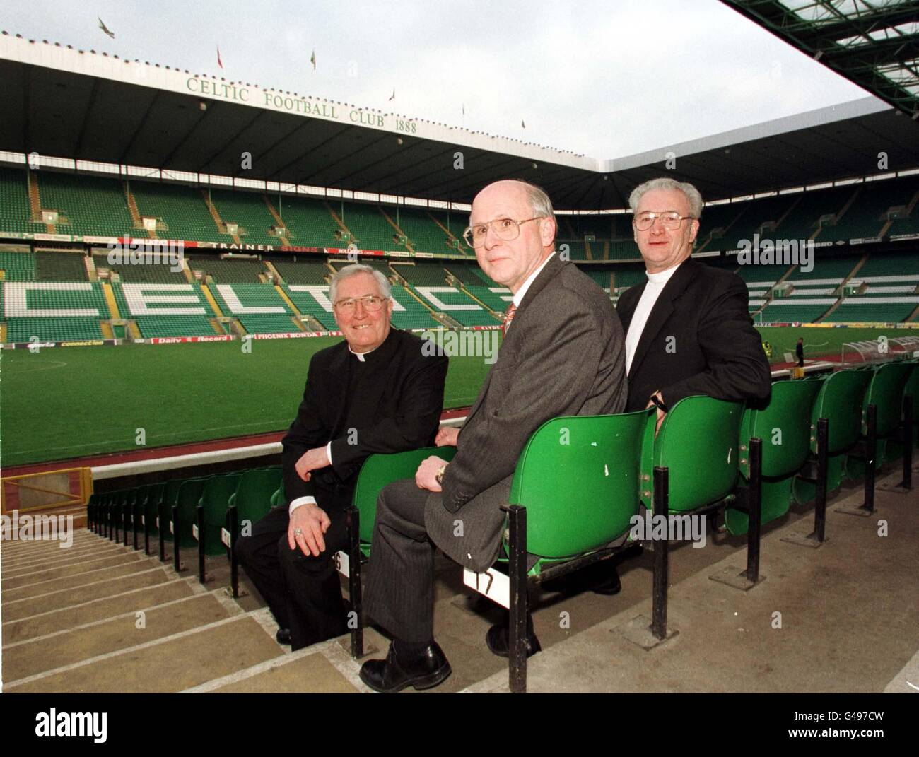 Rev alexander mcdonald hi-res stock photography and images - Alamy