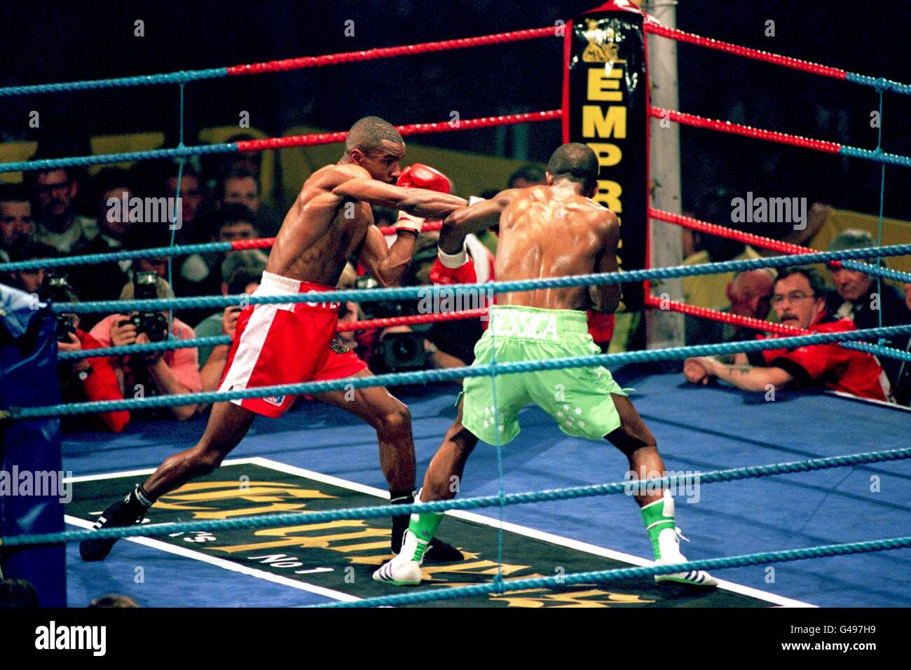 Steve robinson boxing hi-res stock photography and images - Alamy